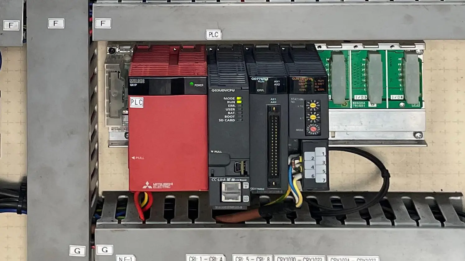 PLC : Otak Pintar di Balik Mesin Produksi - Kazatek Jaya Utama